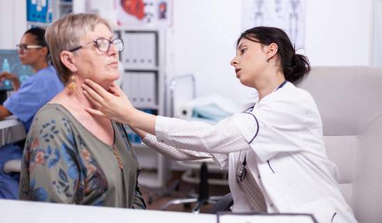 Anaplastiska vairogdziedzera vēža kopējo izdzīvotību ietek... — Doctus