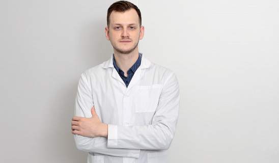 Dermatologs venerologs ARTŪRS KAĻVA: Meklējot līdzsvara punktu — Doctus