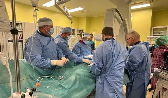 Austrumu slimnīcas ārsti sarežģītā operācijā izglābj sirds sli... — Doctus